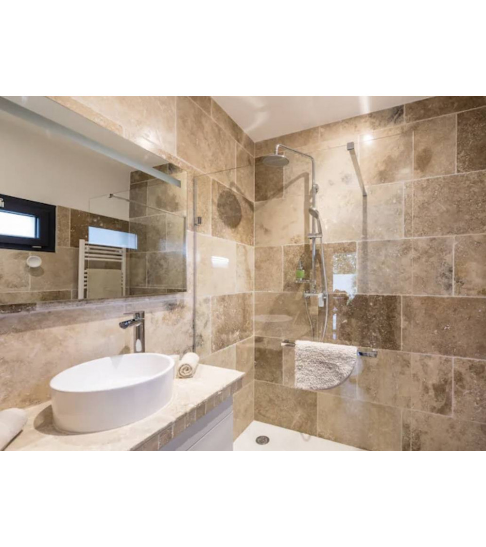 Travertin intérieur salle de bain – Eos Carrelage